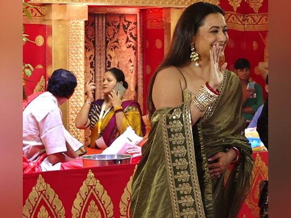 Rani Mukerji performs traditional Dhunuchi dance at Durga Puja celebrations