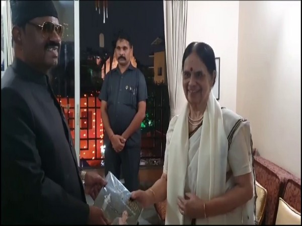 West Bengal Governor CV Ananda Bose calls on legendary Manipuri dancer ...