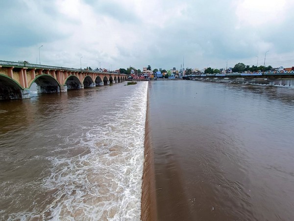 Tamil Nadu: Vaigai river in Madurai floods after water released from ...