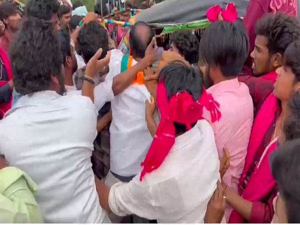 Scuffle breaks out between BRS, BJP workers in Telangana's Nalgonda