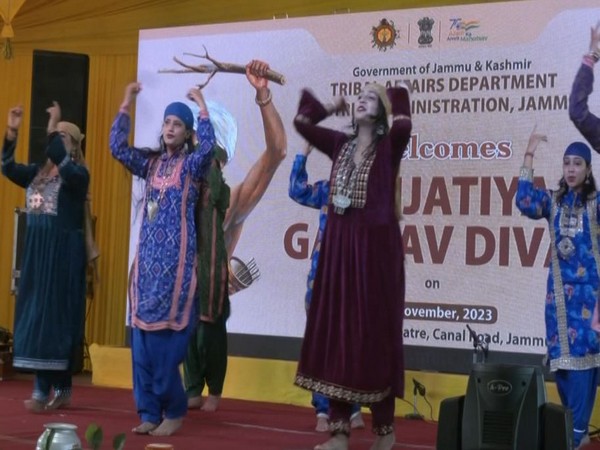 Srinagar: Lt Governor Manoj Sinha inaugurates the 'Chhau Parv' Festival