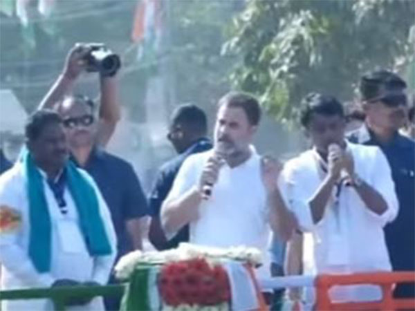 Rahul Gandhi attacks KCR, PM Modi; promises free power to Telangana farmers