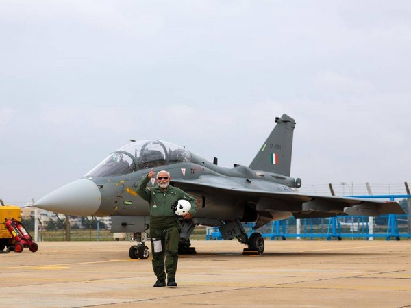 PM Modi flies in indigenously designed, manufactured twin-seater ...