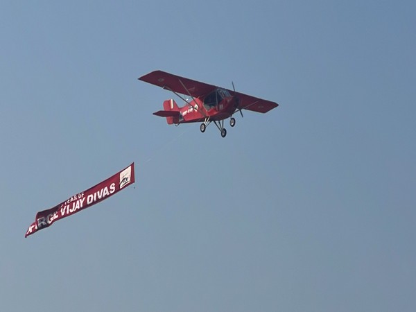 Jammu: Army microlight flying expedition enthrals audiences at airforce ...