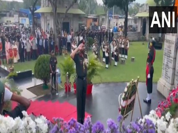 General Officer Commanding-Dakshin Bharat Area commemorates 'Vijay Diwas'