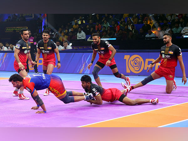 Pro Kabaddi League: Pardeep Narwal's Super 10 helps UP Yoddhas win first home game against ...