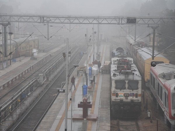 Delhi: Twenty trains running late due to fog