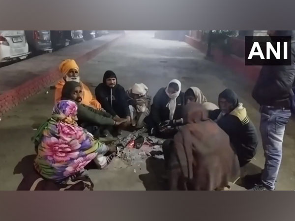 As unrelenting cold wave sweeps Delhi UP, people struggle for warmth