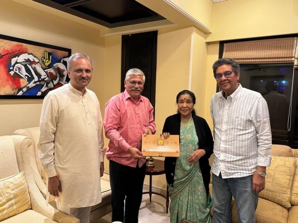 Asha Bhosle, Usha Mangeshkar receive invitation for Ram Mandir 'Pran ...