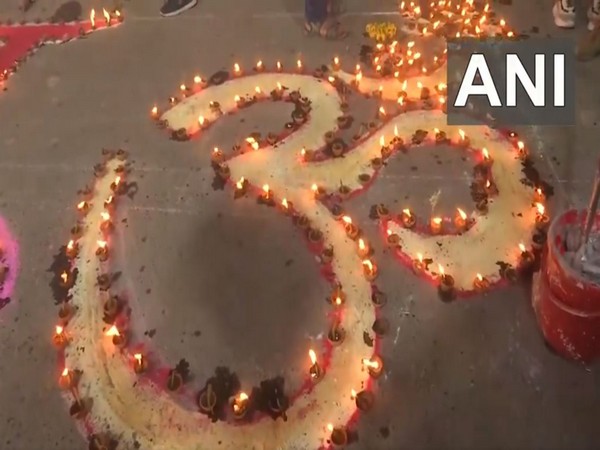 Bihar: Patna lights up with fireworks, diyas as Ram Lalla takes His ...