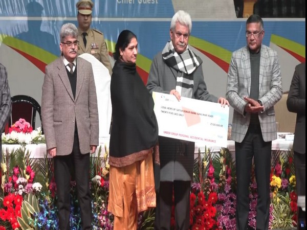 J-K: "Startups will fulfil dreams of youth," says Lt Guv Manoj Sinha