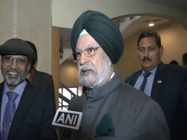 Hardeep Puri inaugurates ONGC Digital Corporate Visualisation Centre