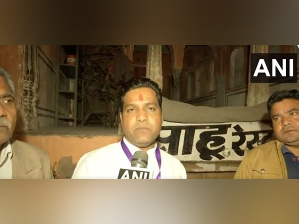 "French President praised our tea," Owner of Jaipur tea stall