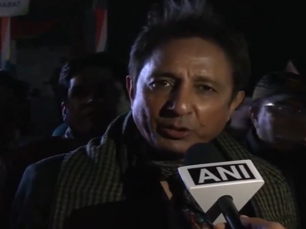 Sukhwinder Singh performs at Nadabet Indo-Pak border on Republic Day
