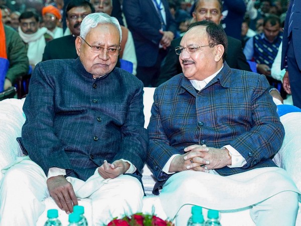 Nitish Kumar forms alliance with BJP; takes oath as Bihar CM along with ...