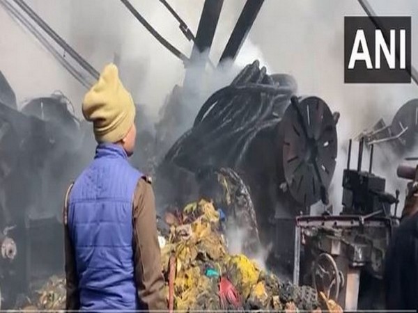Massive fire breaks out at cardboard factory in Ghaziabad's Bulandshahr ...