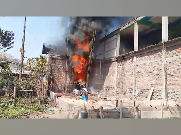 Assam: Massive fire breaks out at market complex in Monabari