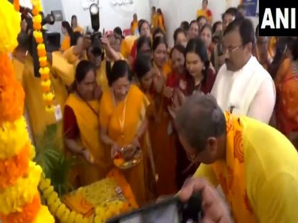 Maharashtra Minister Sudhir Mungantiwar attends Ashwamedh Yagya