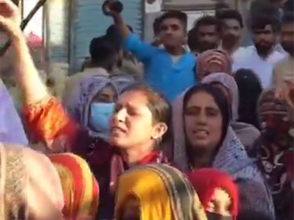 Pakistan: Slain activist Hidayat Lohar's daughters lead massive ...