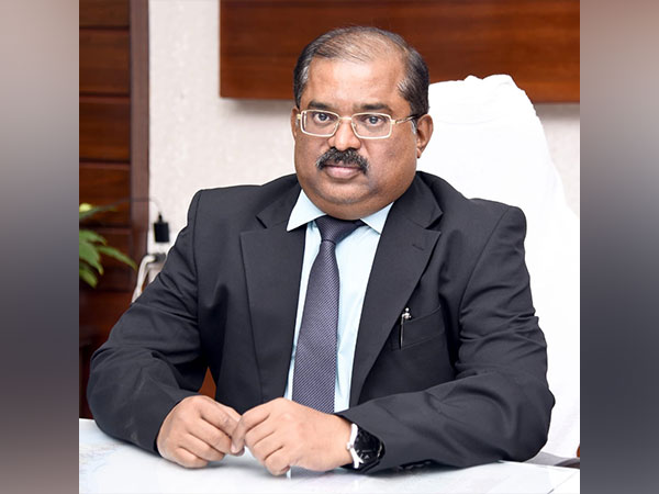 Andhra: Senior IAS Imtiaz quits service, joins ruling YSRCP