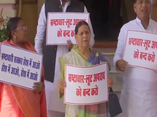 Former Bihar CM Rabri Devi holds protest against state government ...