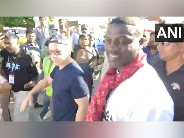 Chammak Challo Fame Akon reaches Jamnagar for Anant Ambani-Radhika ...