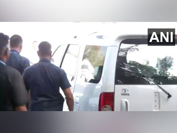 Congress leaders Rahul Gandhi, Sonia, arrive for CWC meeting in Delhi