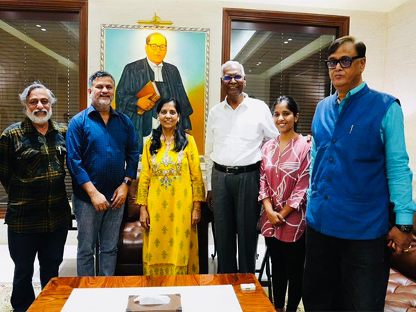 CPI leader D Raja meets Arvind Kejriwal's family at his residence