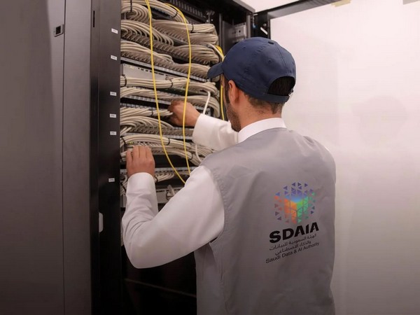 Saudi authority offers smart solutions to visitors of Two Holy Mosques