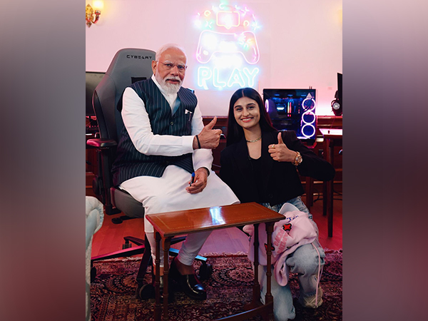 Madhya Pradesh: 22-yr-old Chhindwara gamer girl meets PM Modi, parents ...