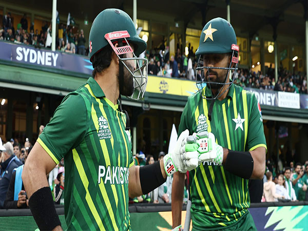 "Babar, Rizwan cannot take whole responsibility of team": Former ...