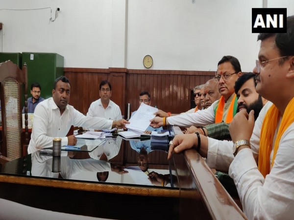 BJP candidate from Ayodhya files nomination in presence of Uttarakhand ...