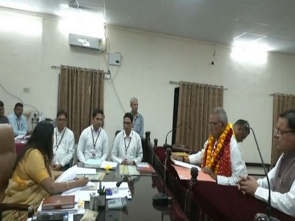 LS polls: Parasnath Rai files nomination from Ghazipur in presence of ...