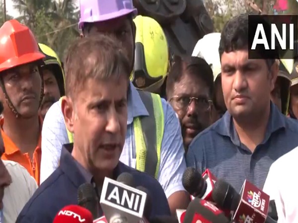 All hoardings need structural stability certificate, says BMC ...