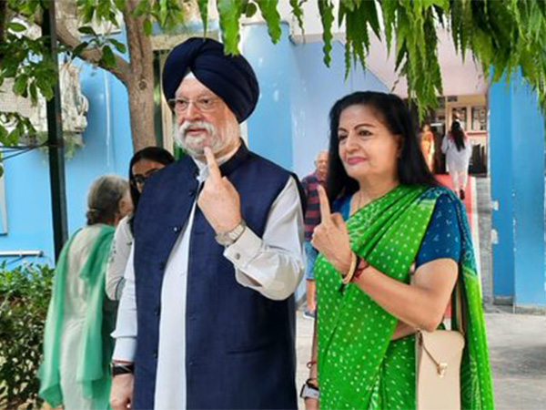 "There is a sentiment for 400-paar" says Union Minister Hardeep Puri, casts his vote in Delhi
