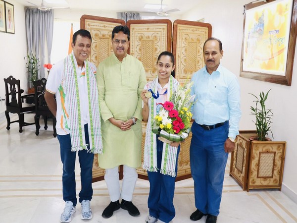 Tripura CM Manik Saha felicitates Dipa Karmakar after she bagged India ...