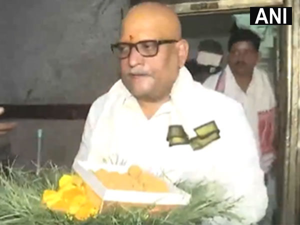 Congress' Varanasi candidate Ajay Rai offers prayers before voting