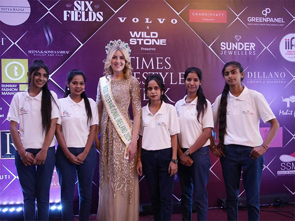 Dr. Payal Kanodia and FICCI YFLO Delhi Illuminate Times Lifestyle Week 2024 Empowering 6 Rural ...