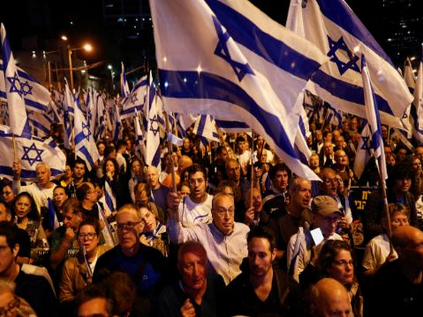 Tens of thousands of protesters gather in front of Knesset, urge early ... Tens of thousands of protesters gather in front of Knesset, urge early ...