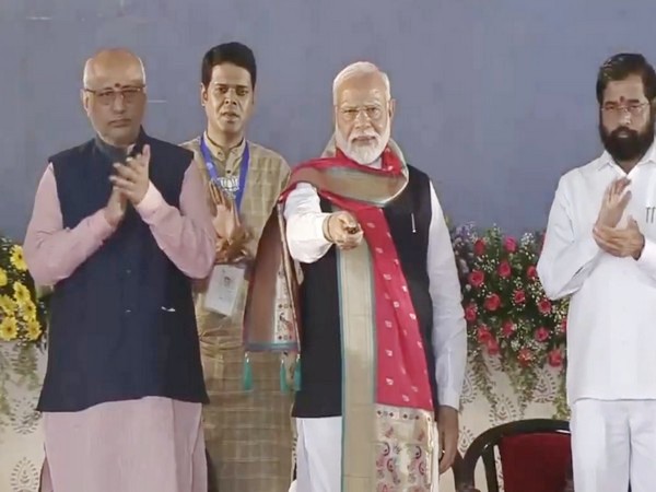 PM Modi lays foundation stone of Vadhvan Port Maharashtra-India's ...
