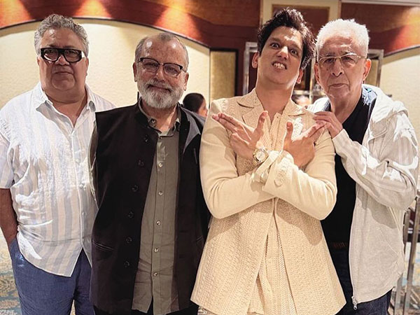 Vijay Varma shares pics with "Thespian Gangstas" from IC 814: The ...