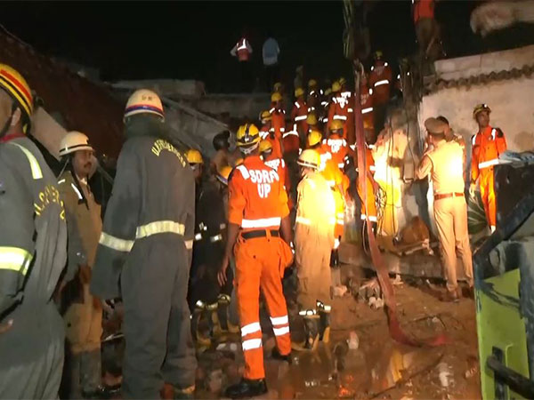 Uttar Pradesh: 4 people dead, 15 rescued in Lucknow building collapse ...