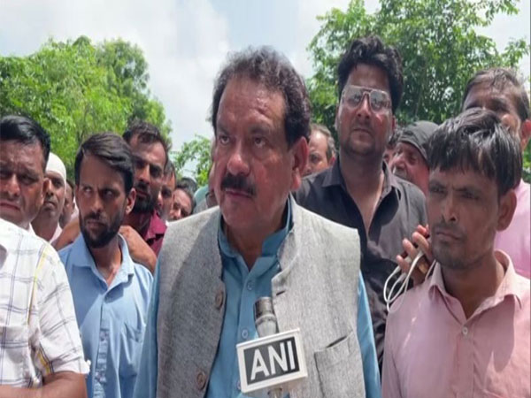 Union Minister SP Singh Baghel visits Hathras accident victims' families