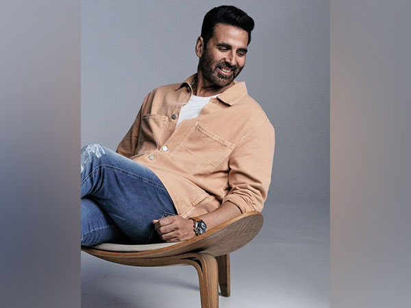 Akshay Kumar extends warm wishes on Diwali to fans