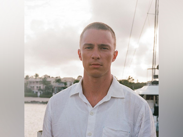 Drew Starkey says he has "little bit of Troy Bolton" in him with his ...