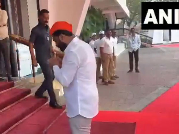 Shiv Sena MLA Amol Khatal pays respects to Vidhan Bhavan on day 1 of ...