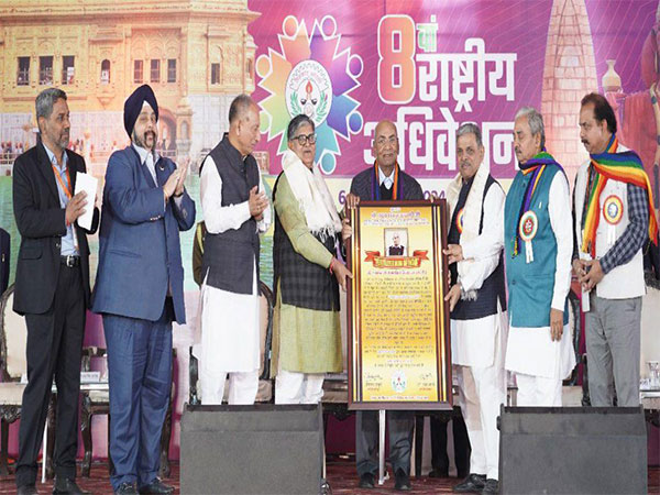 IFFCO MD US Awasthi honoured with 'Fertilizer Man of India' by Sahakar ...