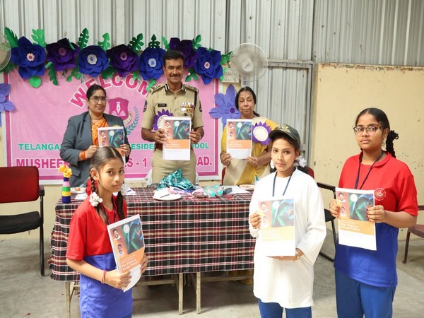 Hyderabad Police Commissioner visits school in Musheerabad, interacts ...