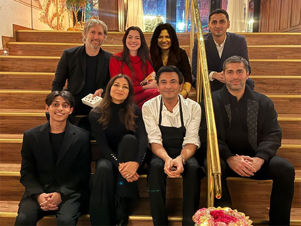 Anne Hathaway visits Vikas Khanna's restaurant in NY, chef recalls his ...