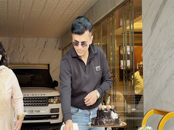 Producer Anand Pandit celebrates pre-birthday with paparazzi